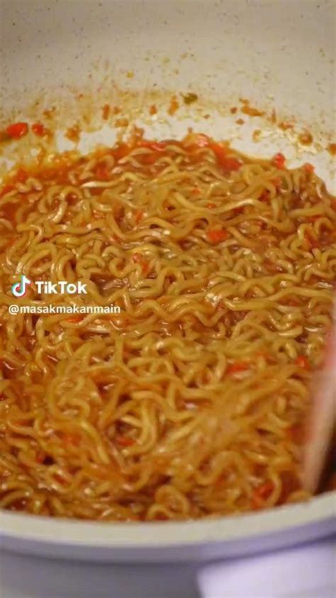 Video Pin oleh hazelnad 𝜗𝜚 di Tiktok Ide makanan Makanan