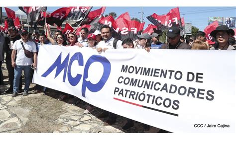 Mujeres y hombres de prensa del Movimiento de Comunicadores Patrióticos