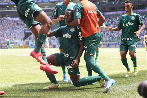 Palmeiras goleia o Santos e é campeão da Copinha Seleção se apresenta