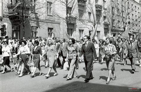 Moda na ulicach Kielc w latach 80 XX wieku Oto jak ubierały się