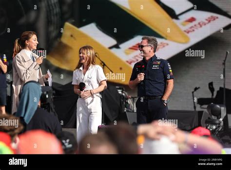Geri Halliwell In Stage Being Interviewed After The Race On Stage And