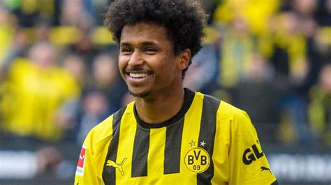 BVB Star Adeyemi Macht Beziehung Mit Rapperin Offiziell