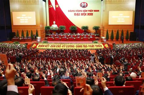 Hoàn thiện chuẩn mực đạo đức cách mạng của mỗi cán bộ đảng viên để tự