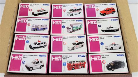 トミカたくさんのミニカー箱を整列させ開封したはたらくくるまArranged and opened many Tomica