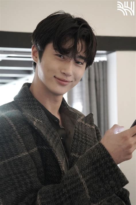 Actor Byeon Woo Seok Flaunts His Appealing Visuals And Mesmerizing Smile In Behind The Scenes