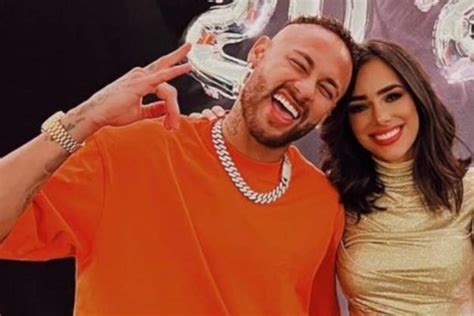 Neymar E Bruna Biancardi S O Clicados Juntos E Refor Am Boato De Volta