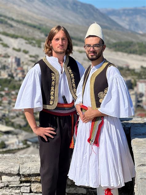 Me Syt Nga Tradita Rikthimi I Disa Kostumeve Popullore T Zonave T