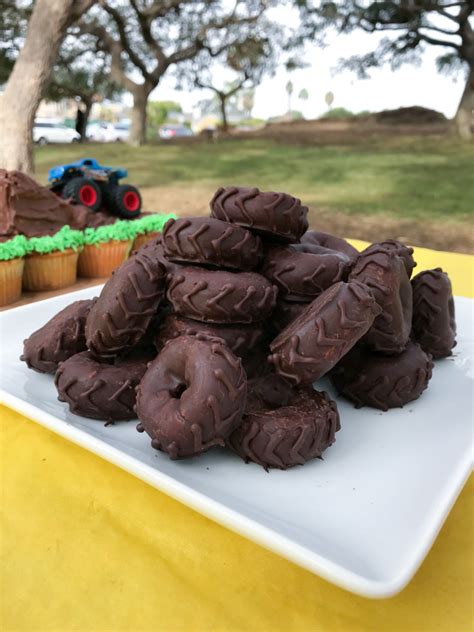 Monster Truck Tire Treats Seakettle Bolos Monster Truck Monster Jam