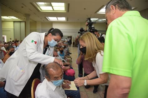 Entregan Chucho Nader y Aída Féres aparatos auditivos a cien