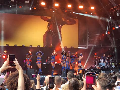MC Rebecca faz baile funk no Rock in Rio Lisboa Isso aqui é Brasil