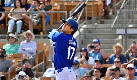 Ohtani anota jonrón de dos carreras en el primer juego de pretemporada