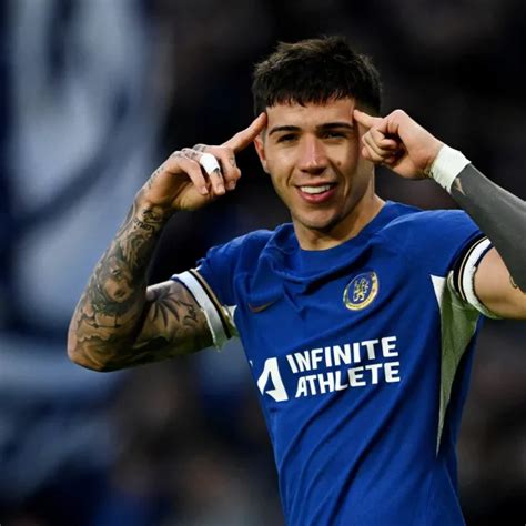 Enzo Fernández brilló y anotó un doblete en el triunfo del Chelsea
