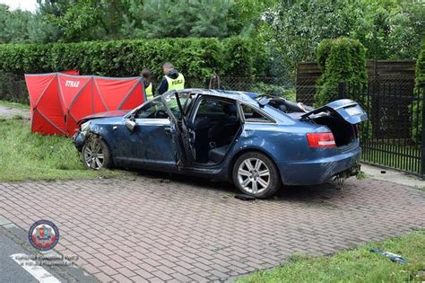 Potworny wypadek w Hucie Mińskiej Audi dachowało Nie żyje 38 latek