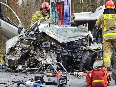 Tragiczny wypadek na DK11 Samochód osobowy zderzył się z cysterną Nie