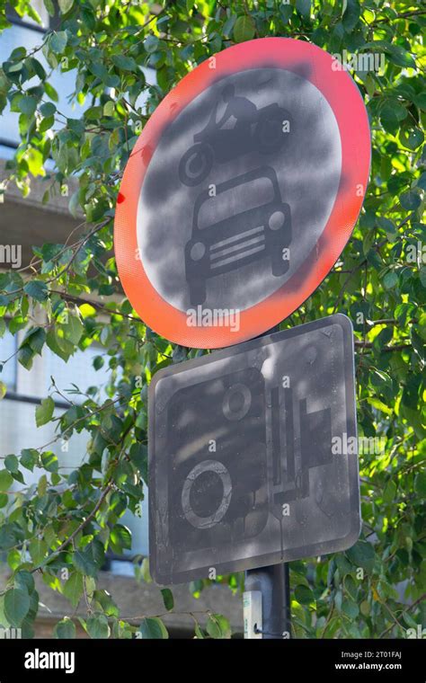 Un signe de rue Banque de photographies et dimages à haute résolution