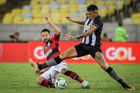 Artilheiro Do Campeonato Brasileiro Tiquinho Soares Pode Voltar A
