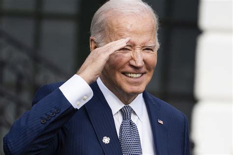 Shba Presidenti Biden Feston Vjetorin E Lindjes Mes Shqet Simeve