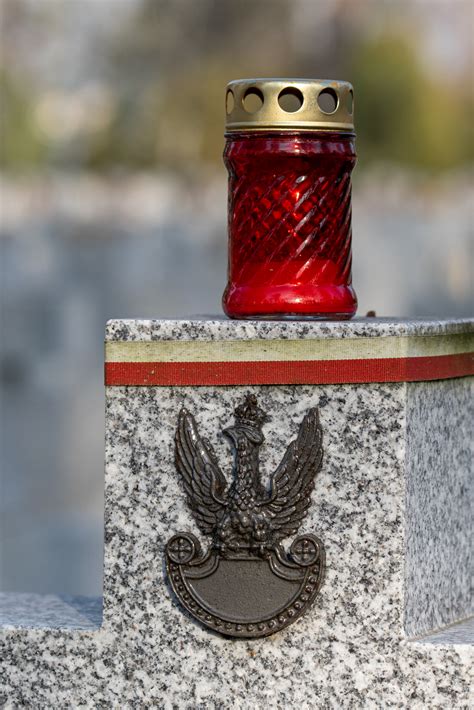 Spacer historyczny po Powązkach Wojskowych z okazji Narodowego Święta