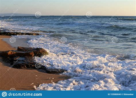 Costa Del Mar Mediterr Neo En El Territorio Del Estado De Israel Foto