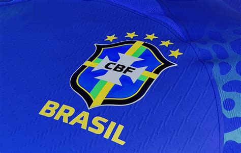 Onça rara Camisa azul da Seleção se esgota em poucas horas Metrópoles