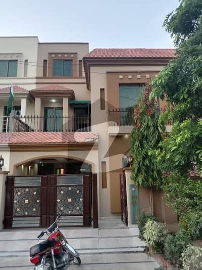 5 MARLA FACING PARK HOUSE FOR SALE IN SECTOR D BAHRIA TOWN LAHORE