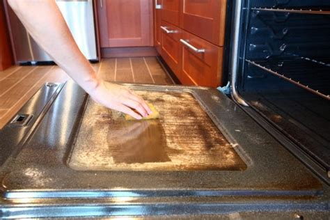 Four Astuces Pour Bien Nettoyer La Vitre Int Rieure
