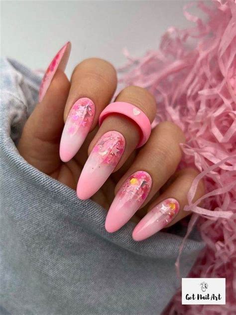 28 magníficas ideas de uñas almendradas para realzar tu belleza The
