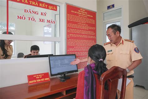 Phân cấp đăng ký xe mô tô tại các xã Bước cải cách mạnh mẽ về thủ tục