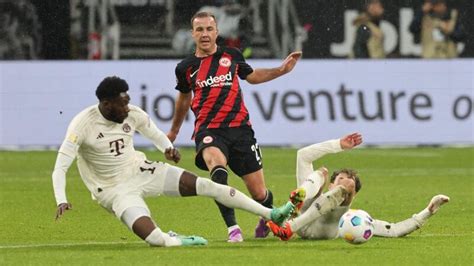 Bundesliga FC Bayern Geht Mit 1 5 Bei Eintracht Frankfurt Unter STERN De