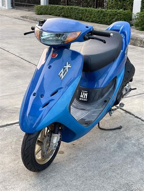 Ghim của sina moaddel trên scooter Xe máy