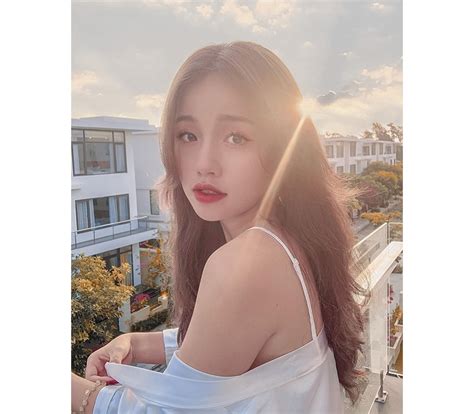 Hot girl 9X có gương mặt trong sáng nhưng body quyến rũ đối lập