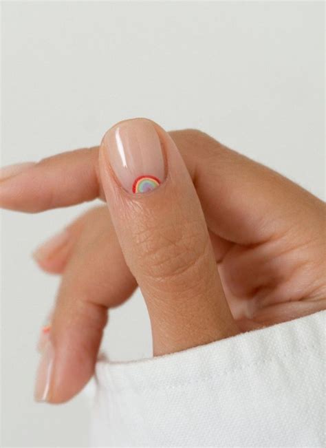 Here Are The Best Minimalist Nail Trends To Copy In Short