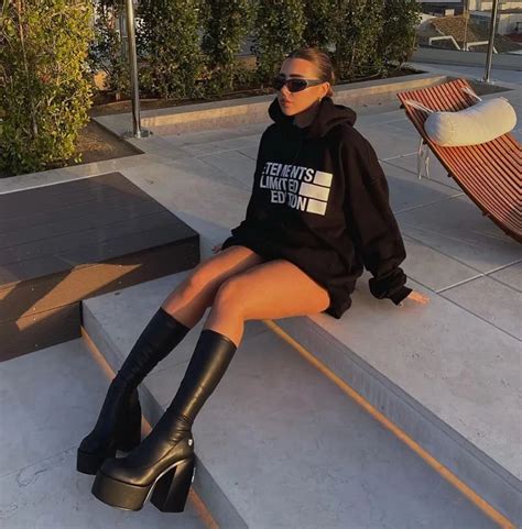 Naked Wolfe Footwear Instagram Moda De Ropa Atuendo Con Botas Largas