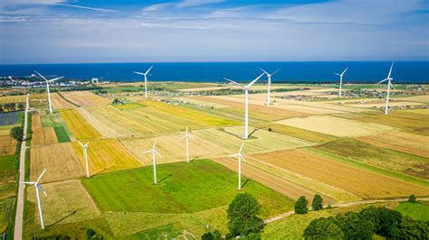 Rozwój lądowych farm wiatrowych może dodać nawet 133 mld zł do PKB Polski
