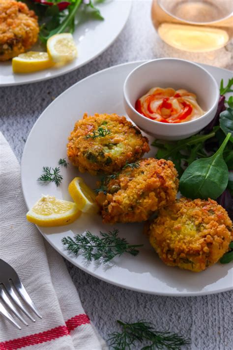 Easy Salmon Cakes With Fresh Salmon Days Of Jay