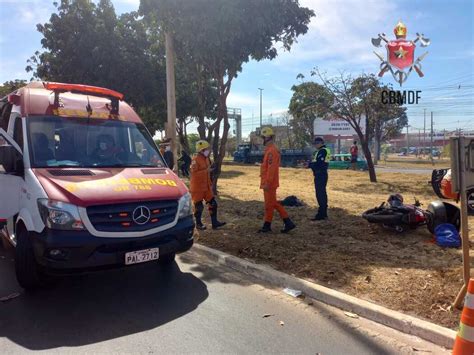 Motociclista fica em estado grave após bater em poste Jornal de Brasília