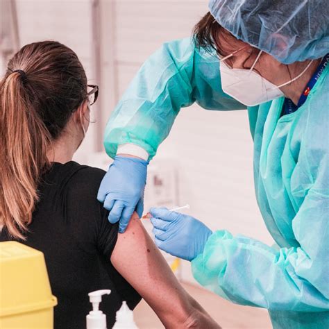 Covid Via Libera DellAifa Ai Vaccini Adattati Contro Omicron