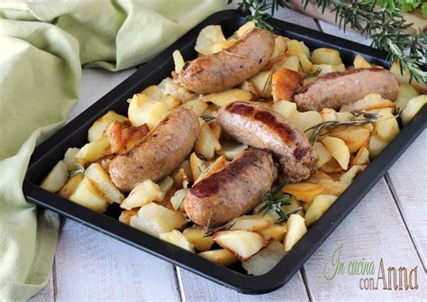 Salsiccia E Patate Al Forno Con La Ricetta Speciale Della Mamma