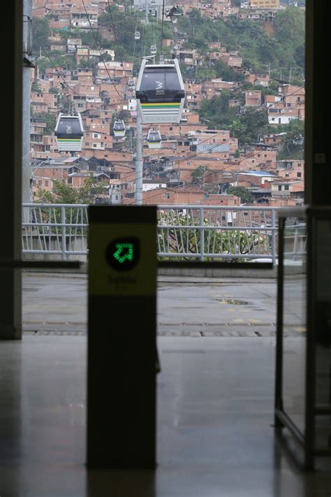 Metro de Medellín TuHistoriaNosMueve on Twitter Buenos días