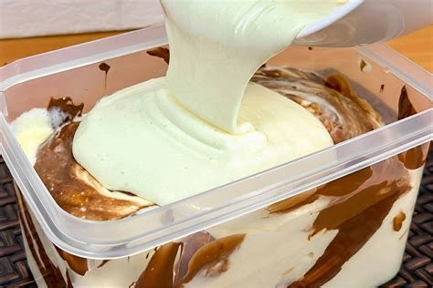 Sorvete caseiro de Leite Ninho trufado fácil e delicioso é a cara do verão