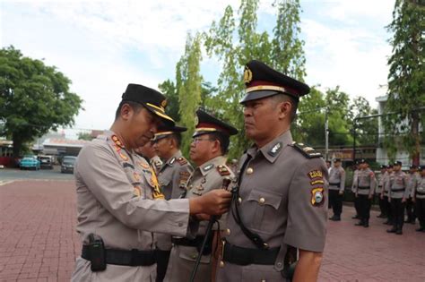 Kapolres Bantaeng Pimpin Upacara Sertijab Kabag SDM Kabag Ren Dan