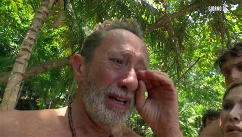 Beppe Braida svela in lacrime perché si ritira da L Isola dei Famosi