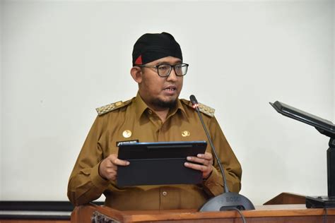 Bupati Sumenep Sampaikan Jawaban Atas Pandangan Umum Fraksi Fraksi DPRD