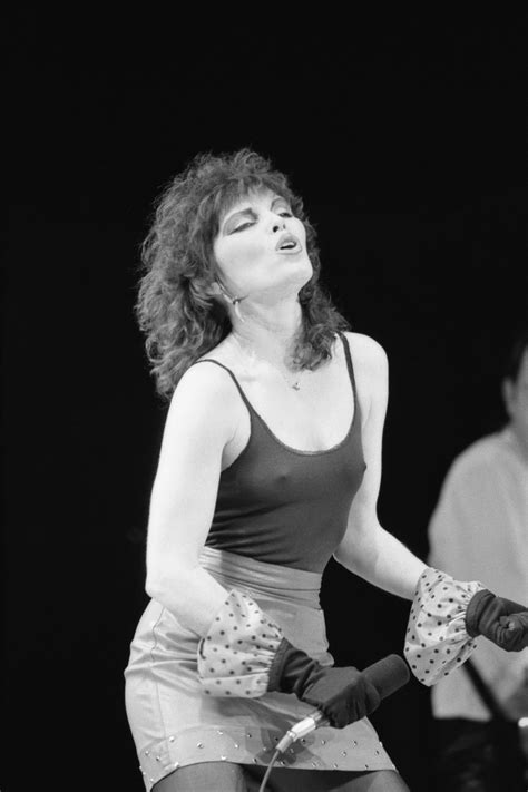 Pat Benatar Rocking Out R S