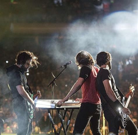 Pin de Monica Garcia en Pxndx Fotografía de bandas Concierto Musica