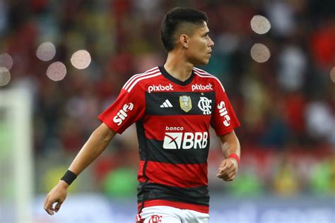 Flamengo deve contar dois reforços em decisão contra o São Paulo