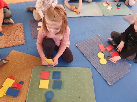Zabawy Matematyczne Z Figurami Geometrycznymi Przedszkole Publiczne W