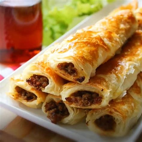 Sodalı Kıymalı Börek Yemek tarifleri Gıda Yemek