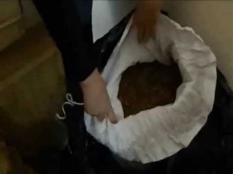 Policjanci zabezpieczyli tytoń i papierosy bez akcyzy YouTube
