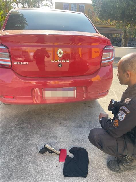 Motorista de aplicativo é resgatado do porta malas de carro em